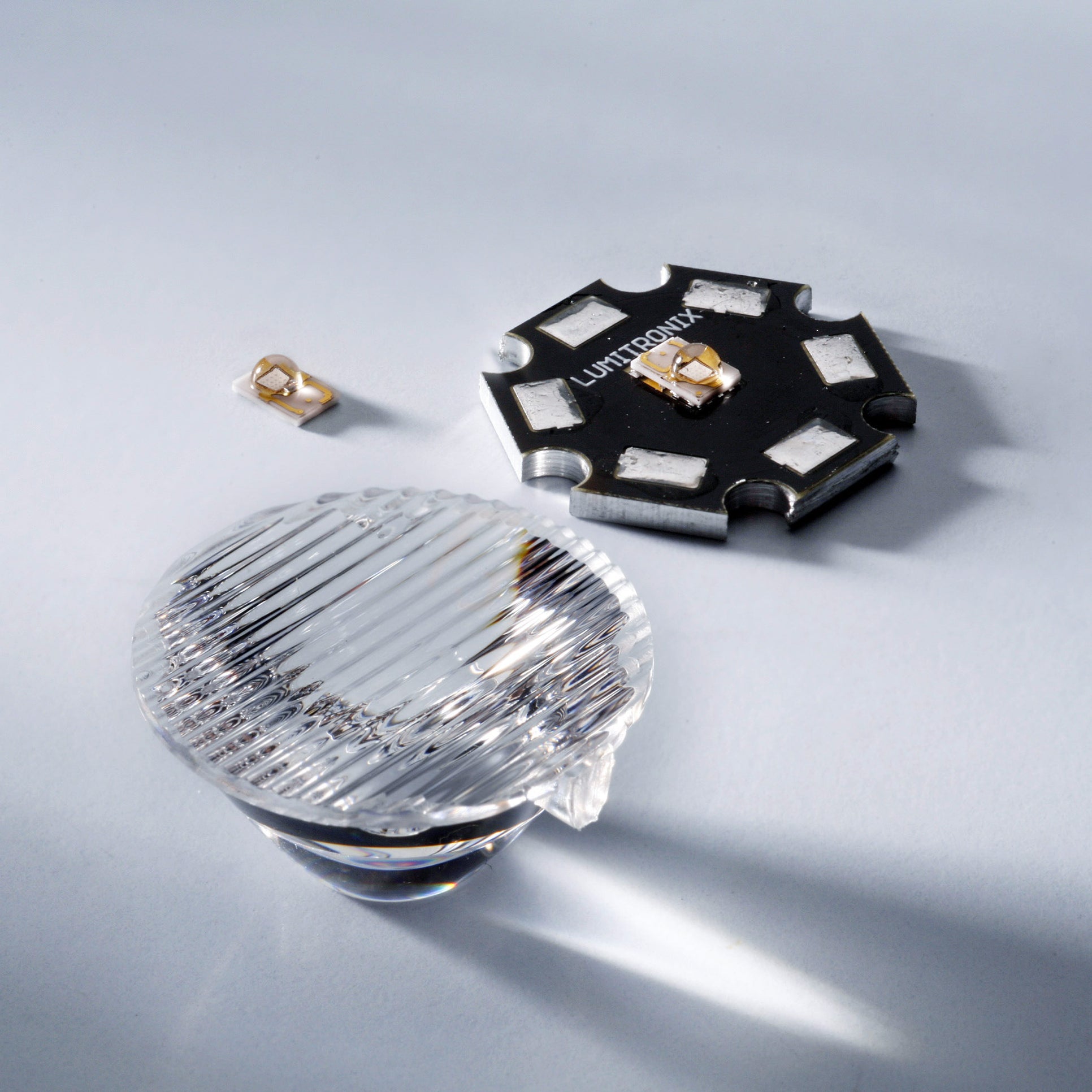 Carclo 20mm LED lens • Lenses & optics • Nichia, Cree optimized at LEDs.de