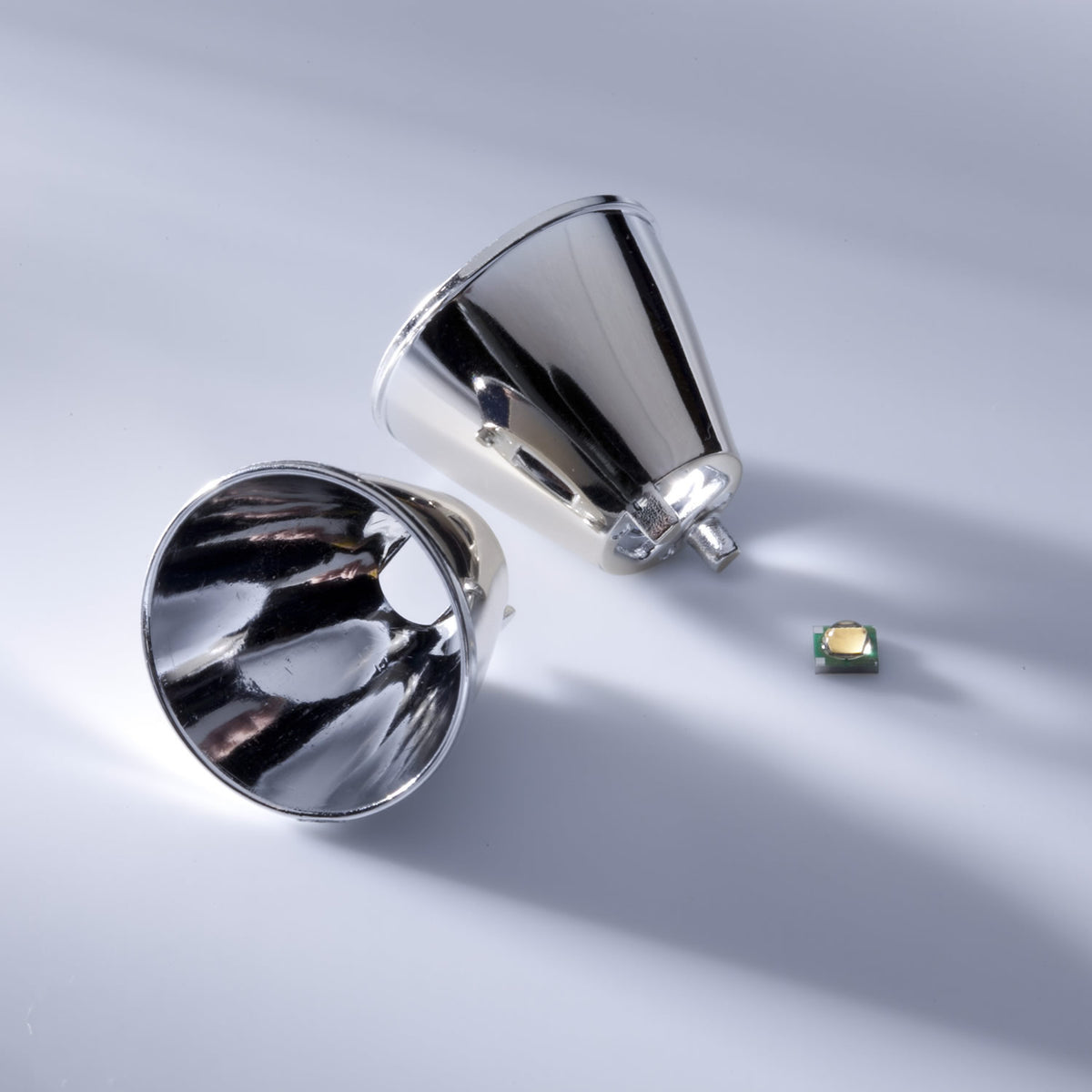 LEDiL REGINA 19mm reflector, 6°-11° • Lenses & optics at LEDs.de