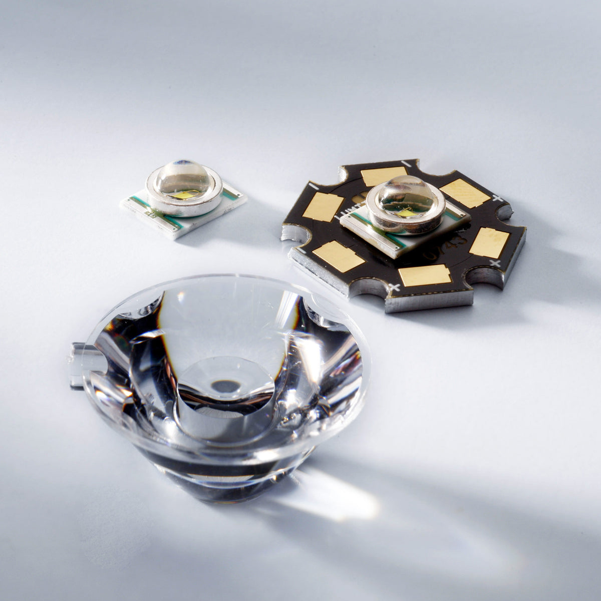 Carclo 20mm LED lens • Lenses & optics • Nichia, Cree optimized at LEDs.de